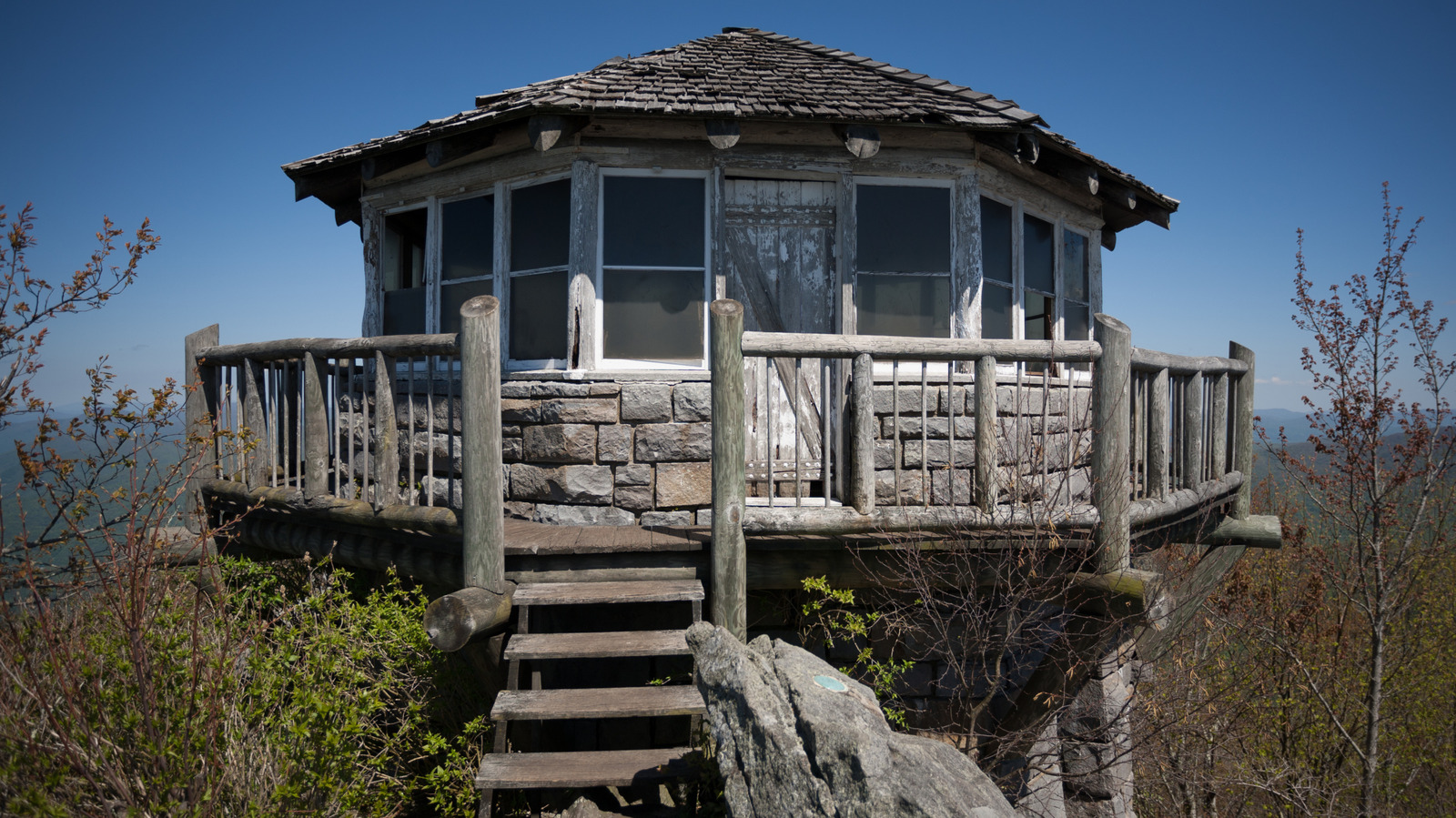 Tennessee's Restored Smoky Mountain Lookout Tower Is A Remote Spot With ...