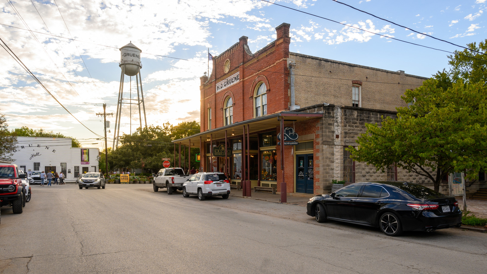 Texas' Once-Deserted Town On The Guadalupe River Now Boasts A Charming ...