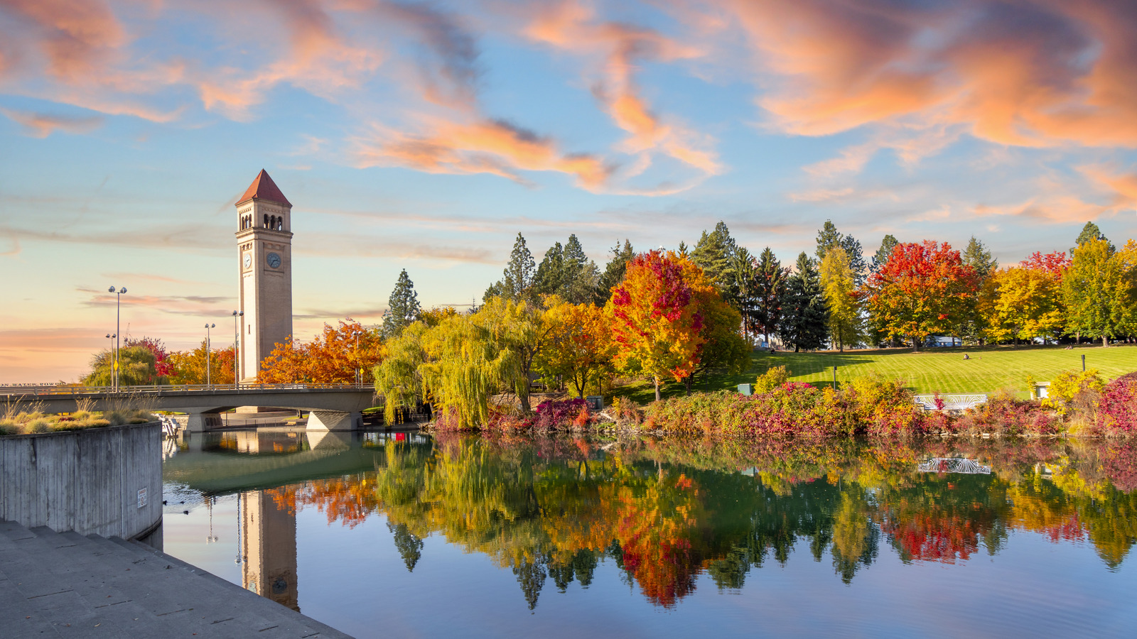 The Alluring Washington City Painted In Fall Foliage Hues With Endless ...