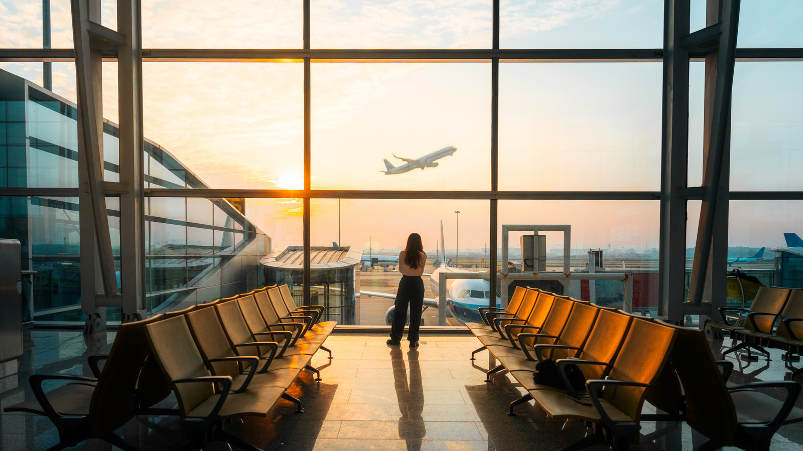 The Best Day And Time To Fly For A Stress-Free Trip With Fewer Delays ...