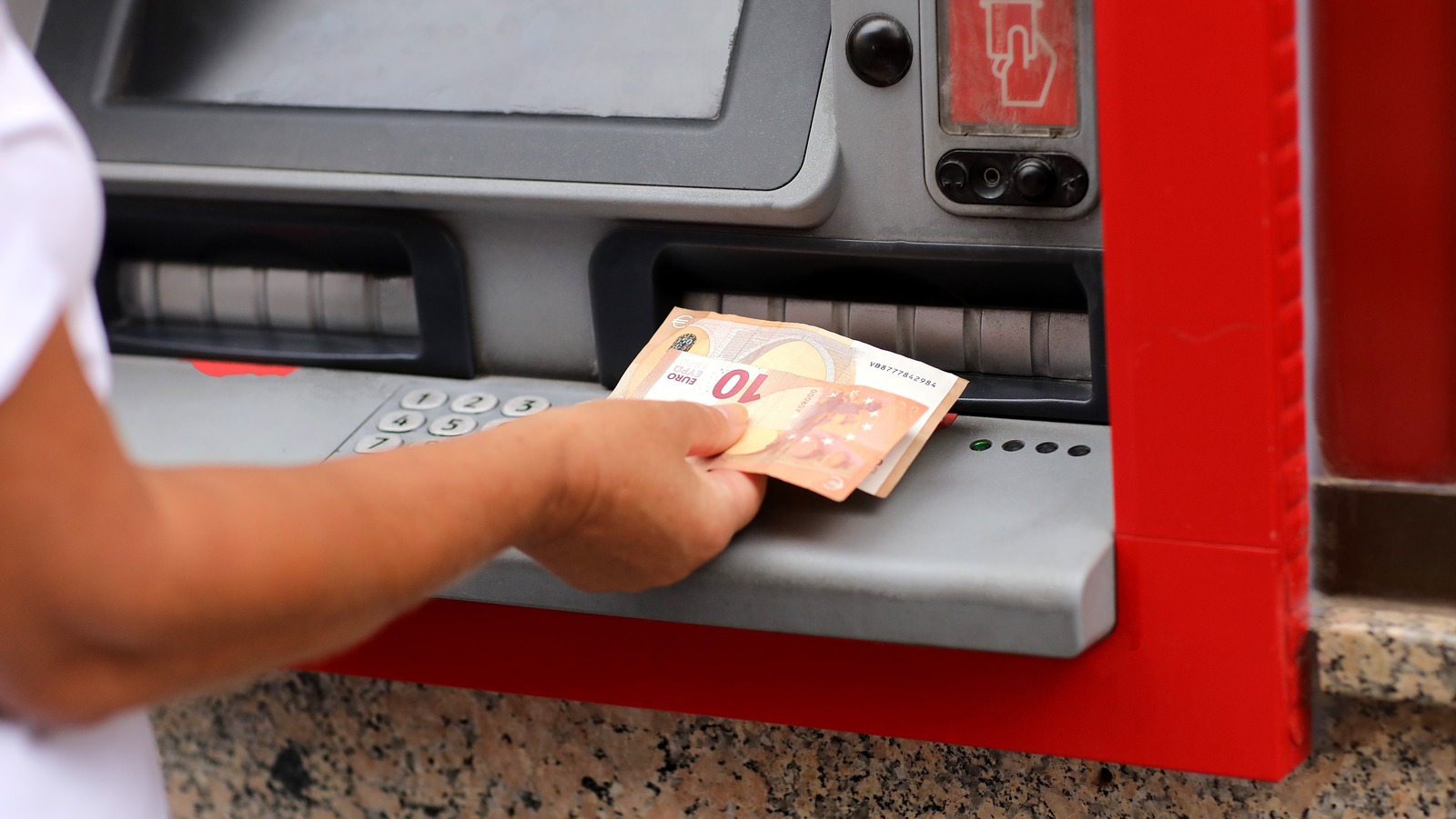 The Best Way To Avoid This Frustrating ATM Scam You May Encounter In Europe