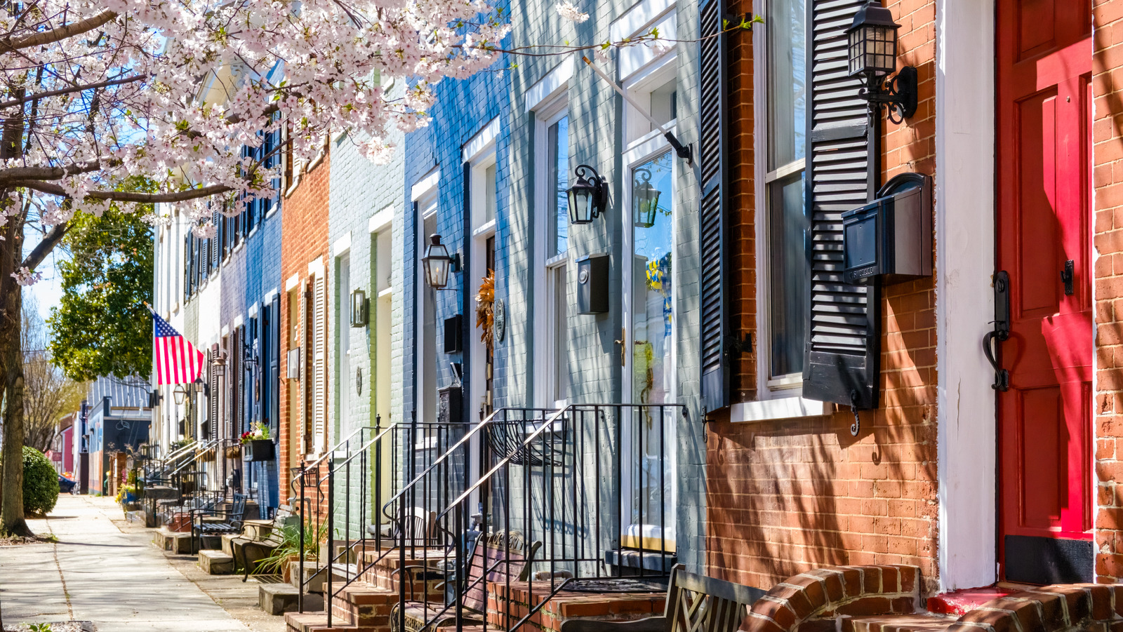 The Historic Waterfront Virginia Neighborhood Full Of Shops, Food, And ...