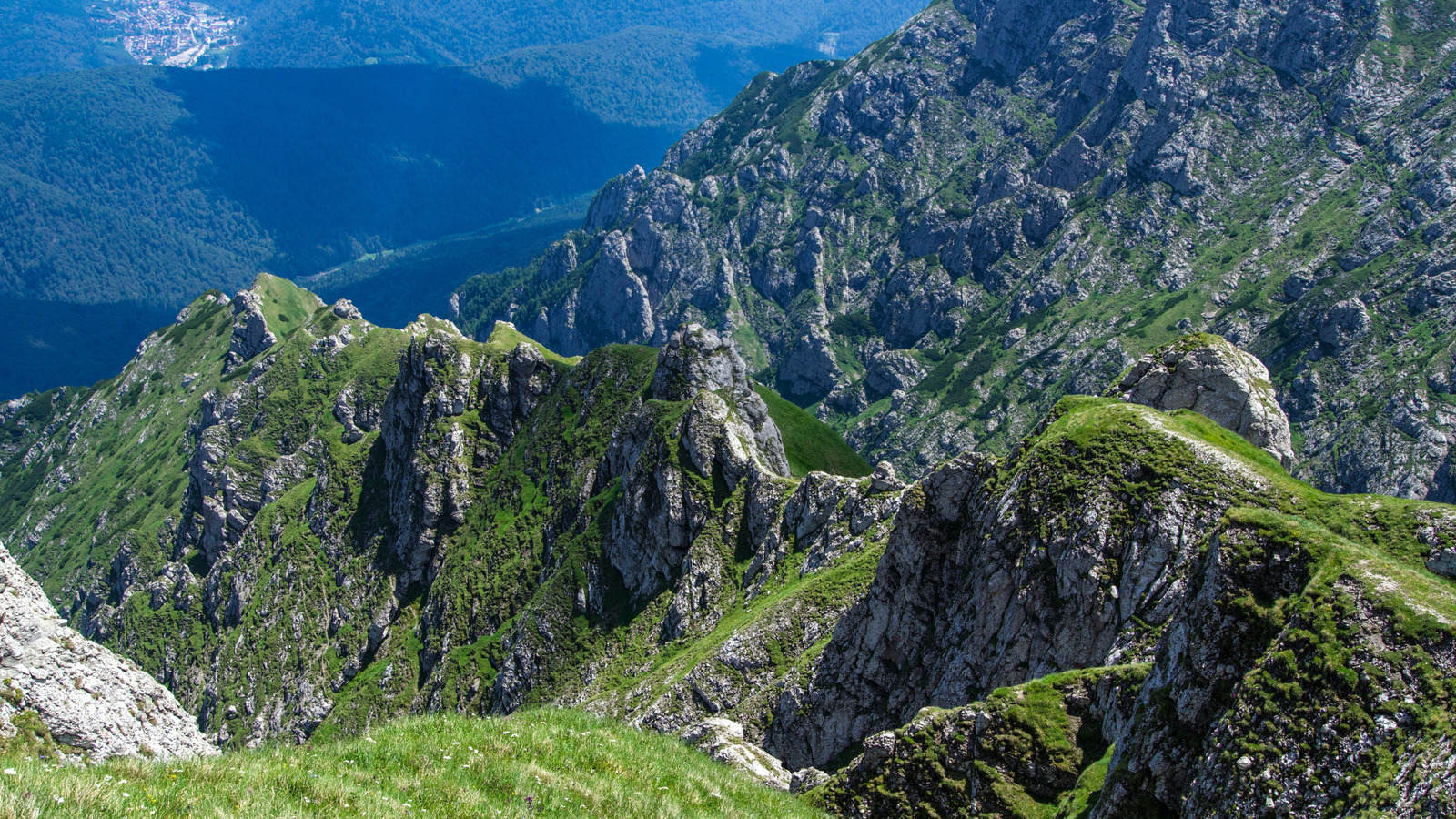 The Mountains Of Romania Offer Breathtaking Landscapes And Legendary ...