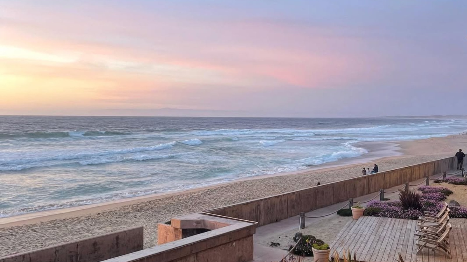The Only Beachfront Hotel In Monterey Highlights The Area's Beauty And ...