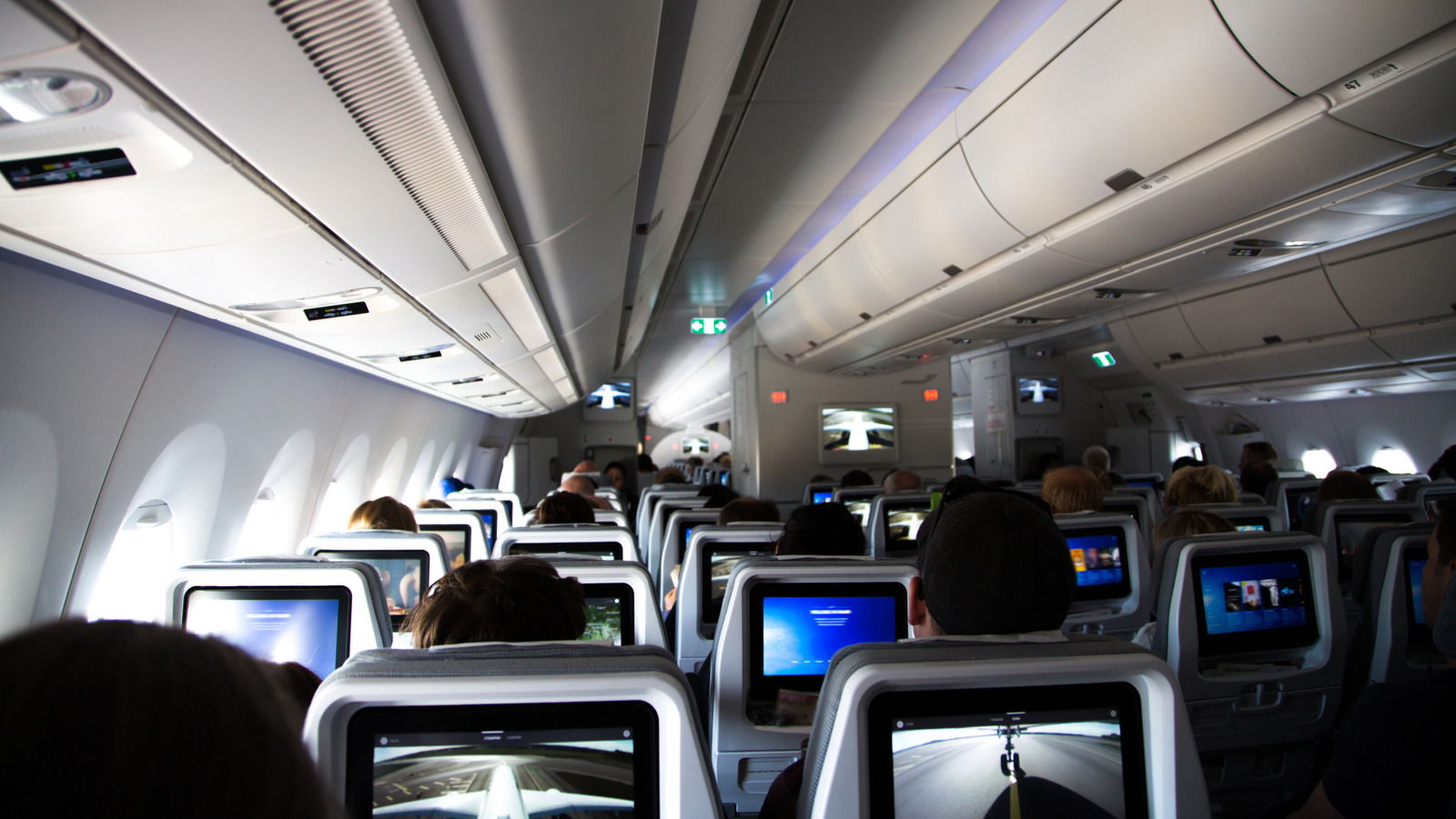 The Popular US Airline That's Modernizing In-Flight Technology With TVs ...