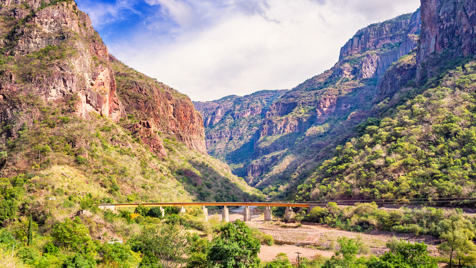 The Sensational North American Canyon That's Four Times Larger Than ...