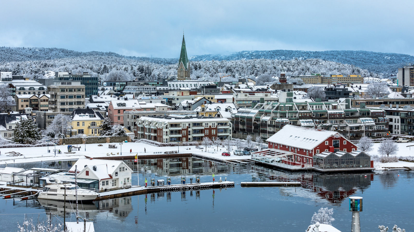 The Sleepy Canal Town In Norway That Transforms Into A Magical Winter ...