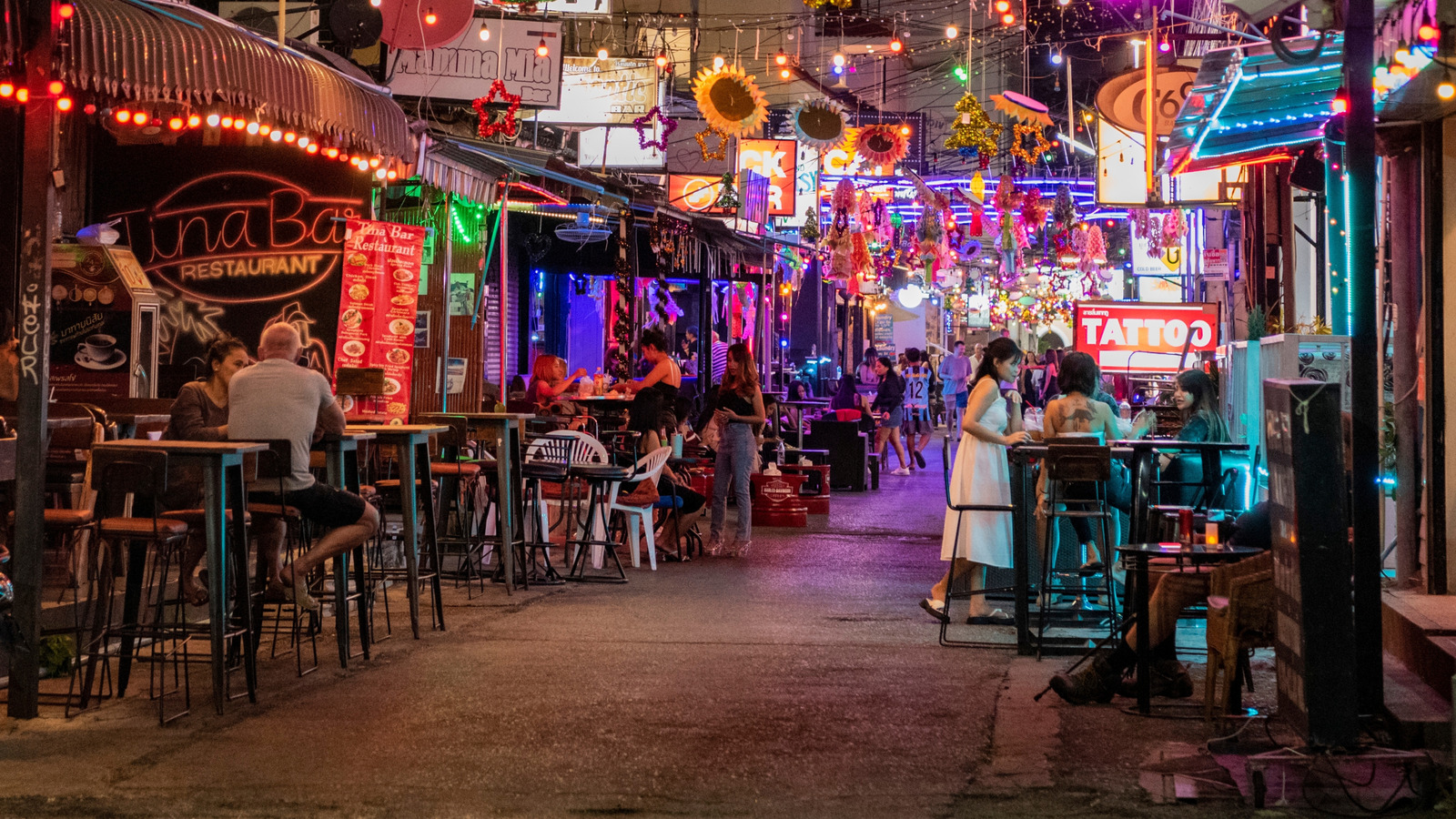 The Unexpected Deadly Risk To Be Aware Of When You Go To Bars In ...