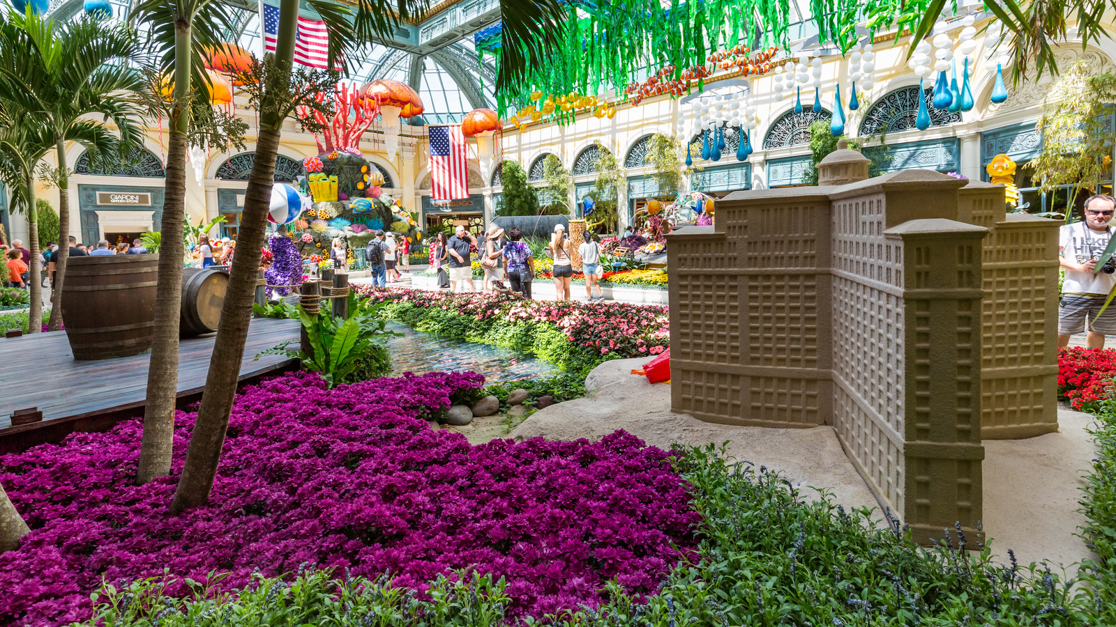 The Whimsical, Seasonally Changing Garden In A Vegas Hotel Is An ...