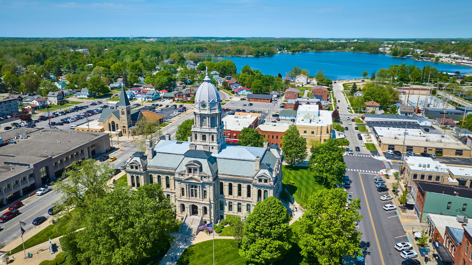 The Wildly Underrated Indiana City With Three Dazzling Lakes, Gourmet ...