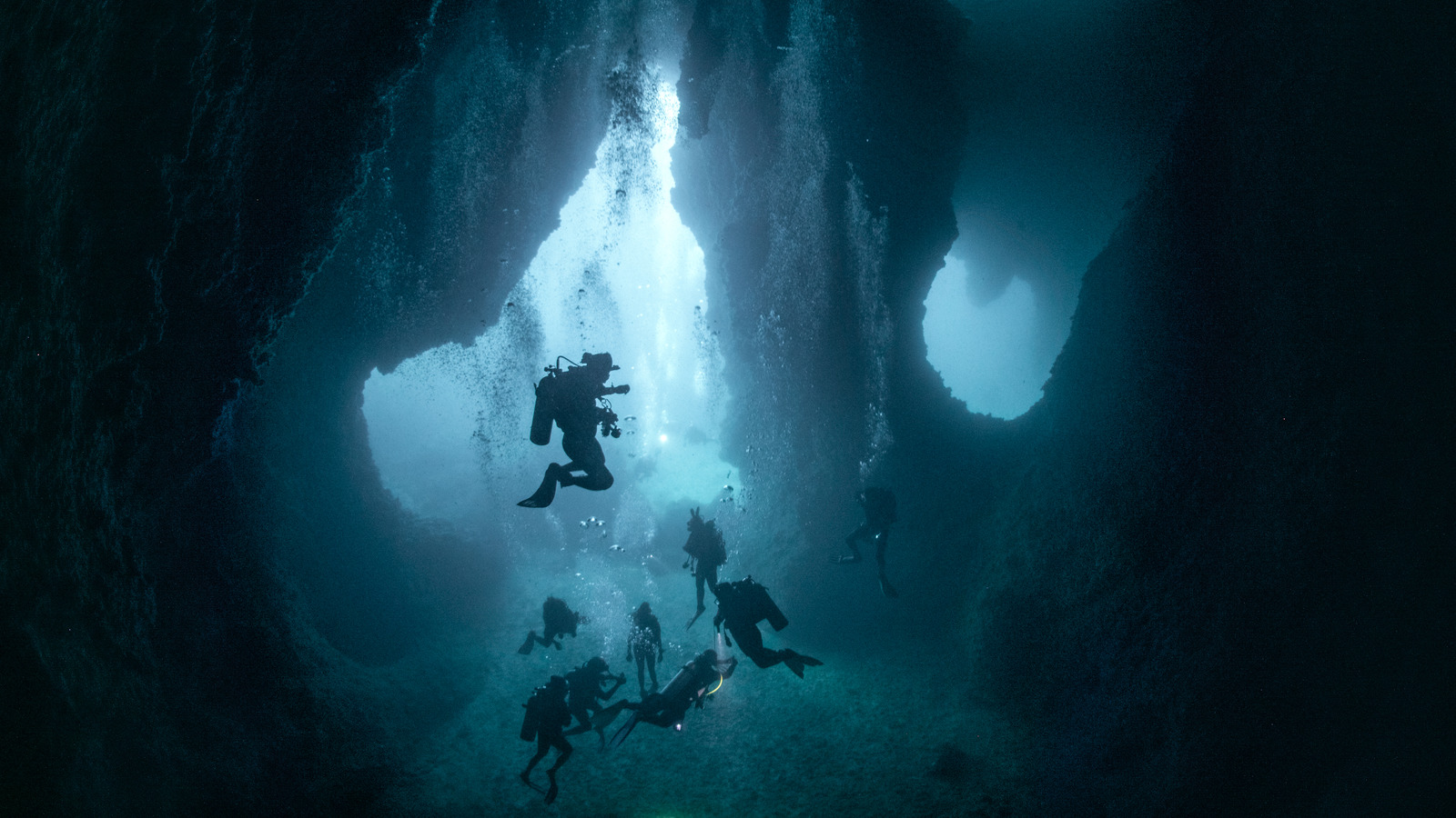 The World's Largest Subterranean Lake Is A Vibrant Scuba Diving ...