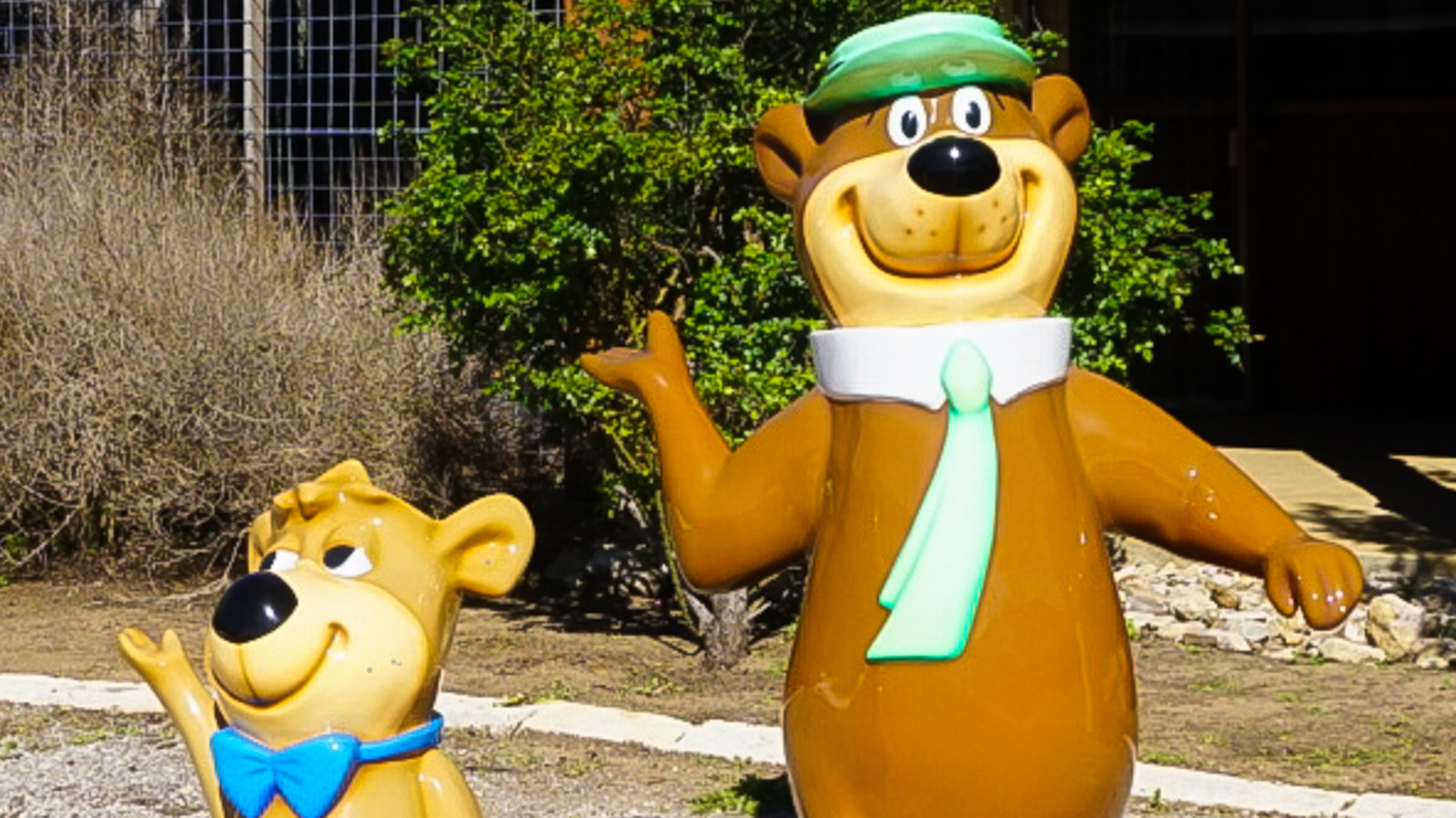 There's Only One Yogi Bear Honey Fried Chicken Restaurant Left In The ...