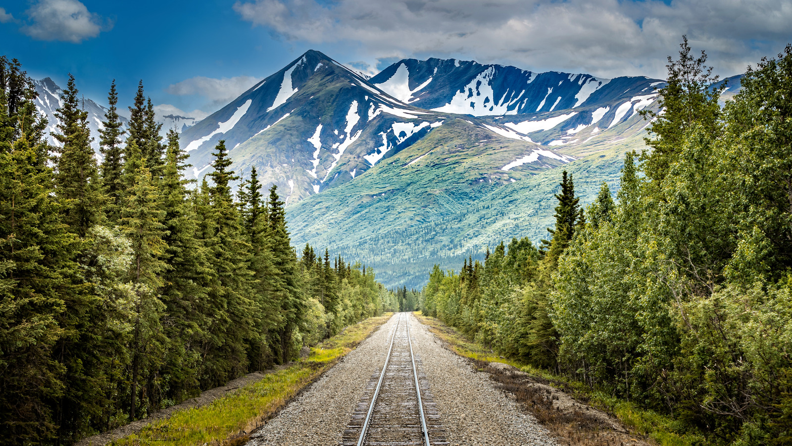 These Are The Best Train Routes For Unforgettable National Park Views