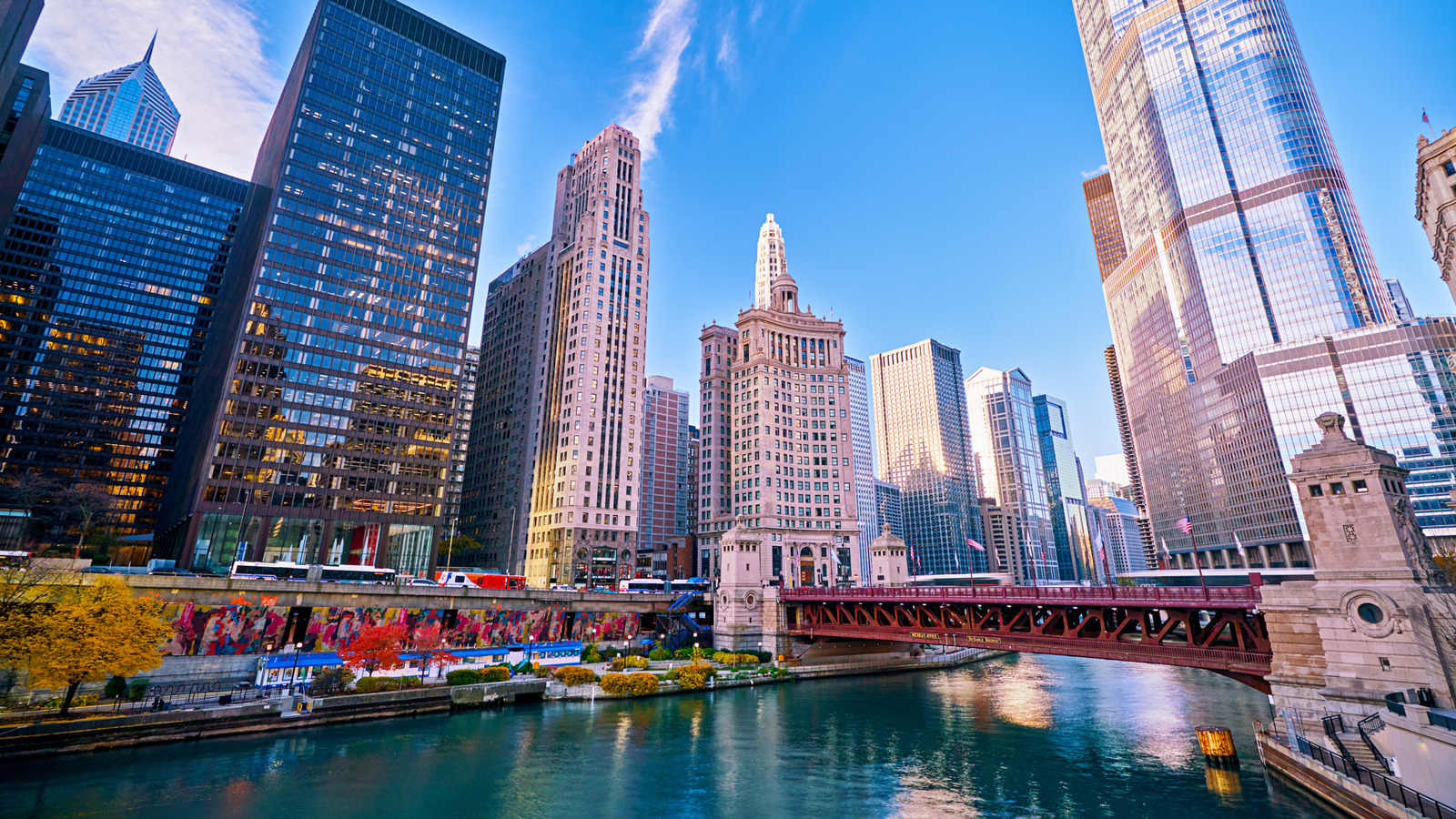This Chic Chicago Neighborhood Offers Diverse Shopping, Live Music, And ...