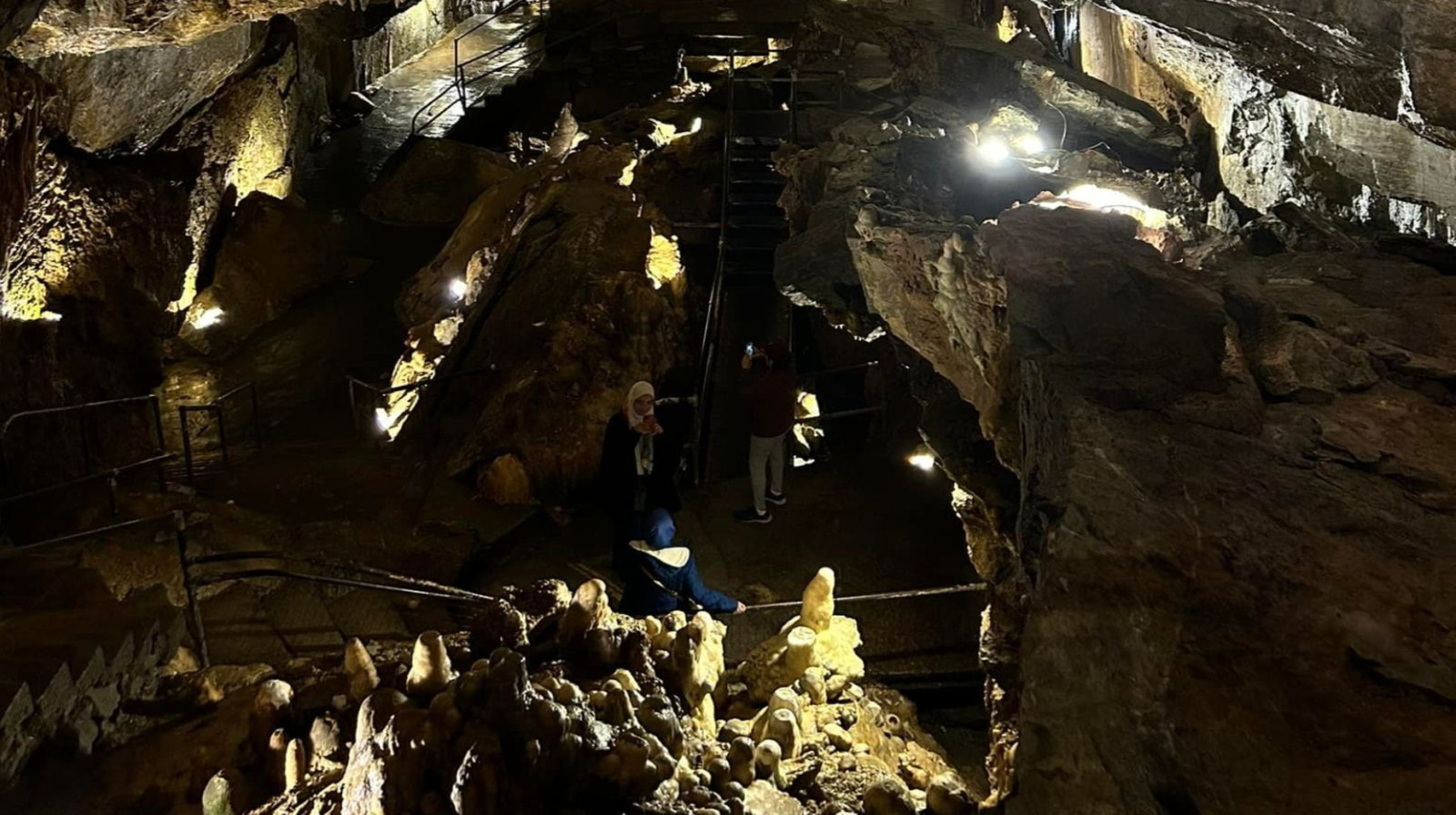 This Fascinating Subterranean Site In Pennsylvania Is A Gorgeous Cave ...