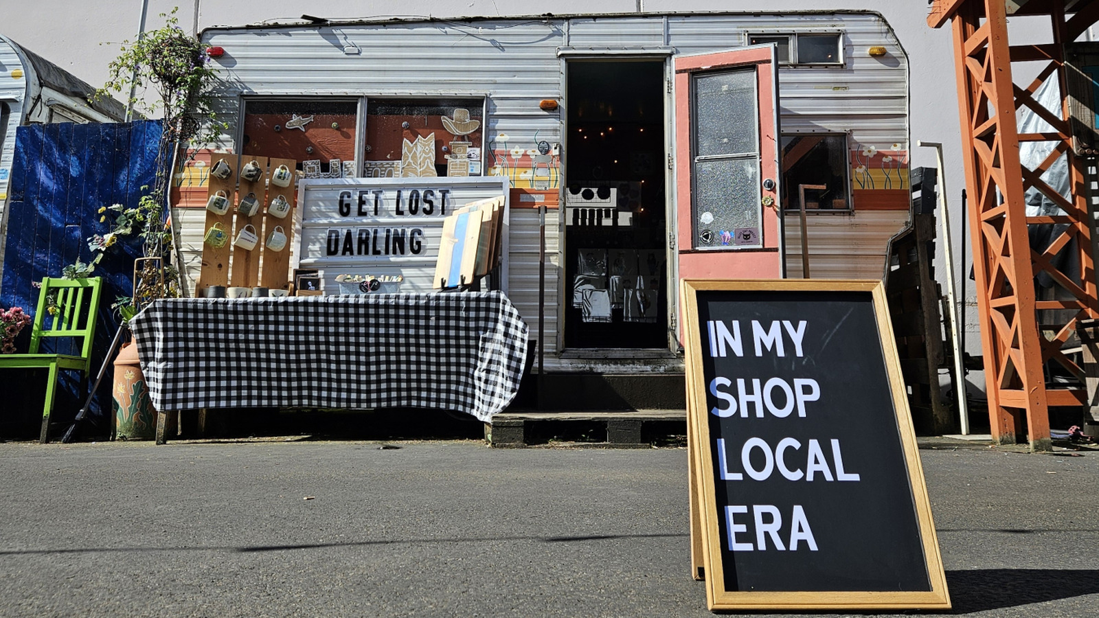 This Hipster-Friendly Unique Seattle Mall Is A Funky Shopping Mecca In ...