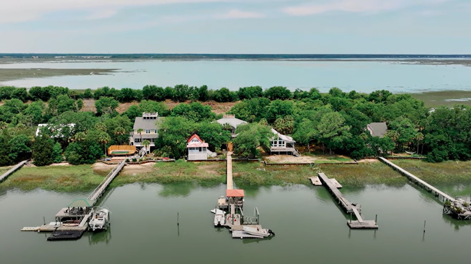 This Island Off Charleston's Coast Is A Scenic Car-Free South Carolina ...