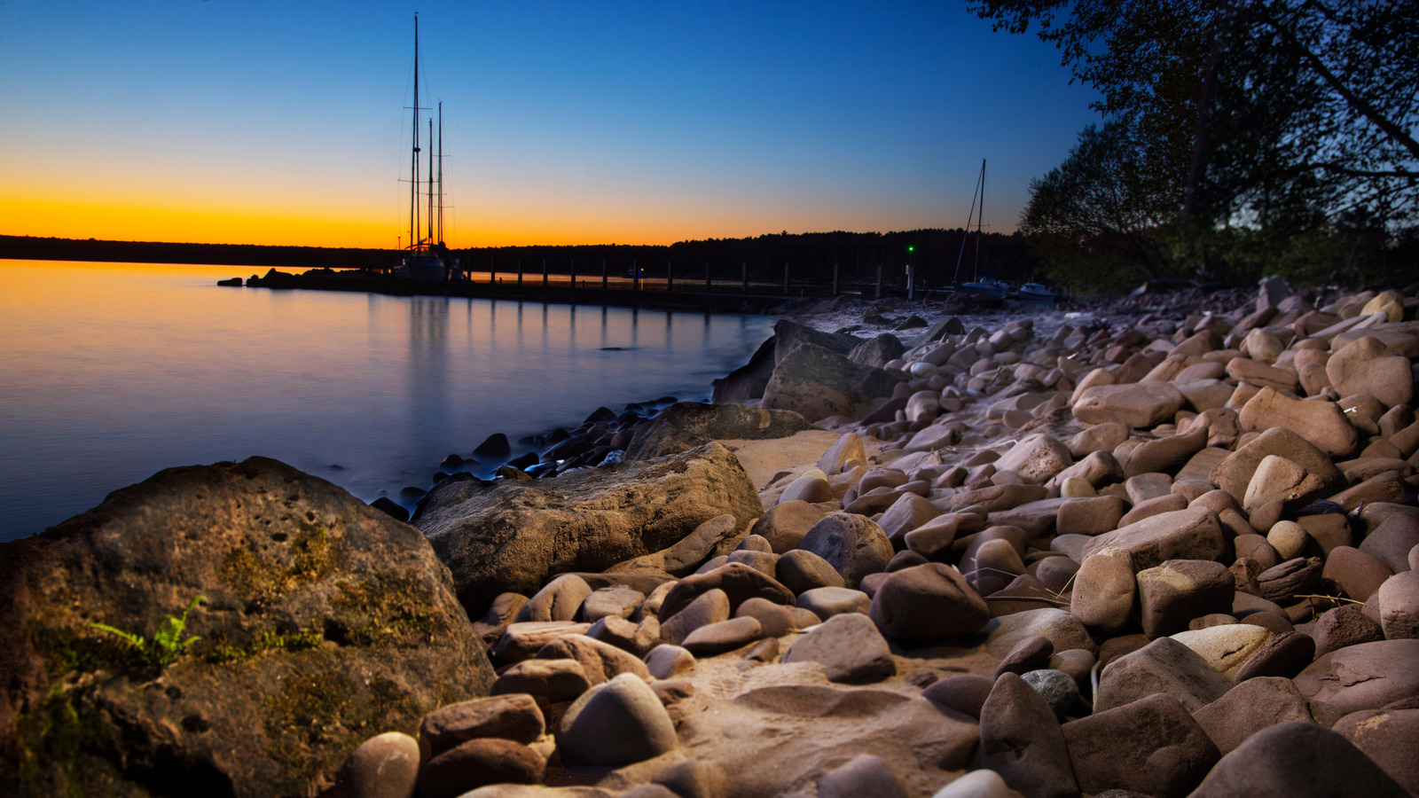 This Lake Superior Island Is A Hiker's Dream With Sandy Beaches ...
