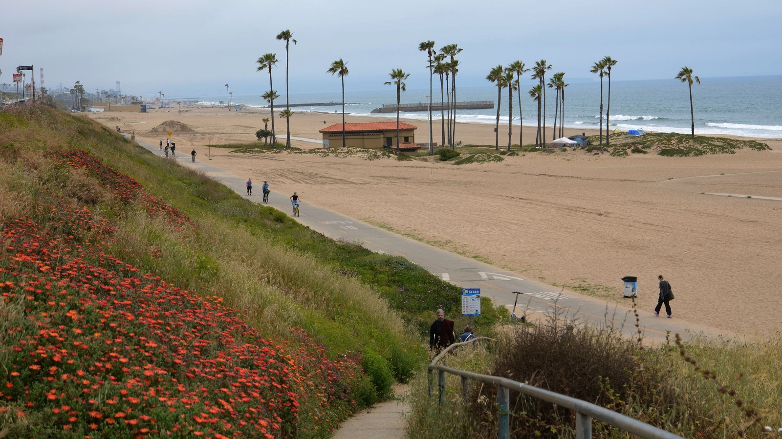 This Long Stretch Of Sand Is One Of The Only Spots In Los Angeles To ...