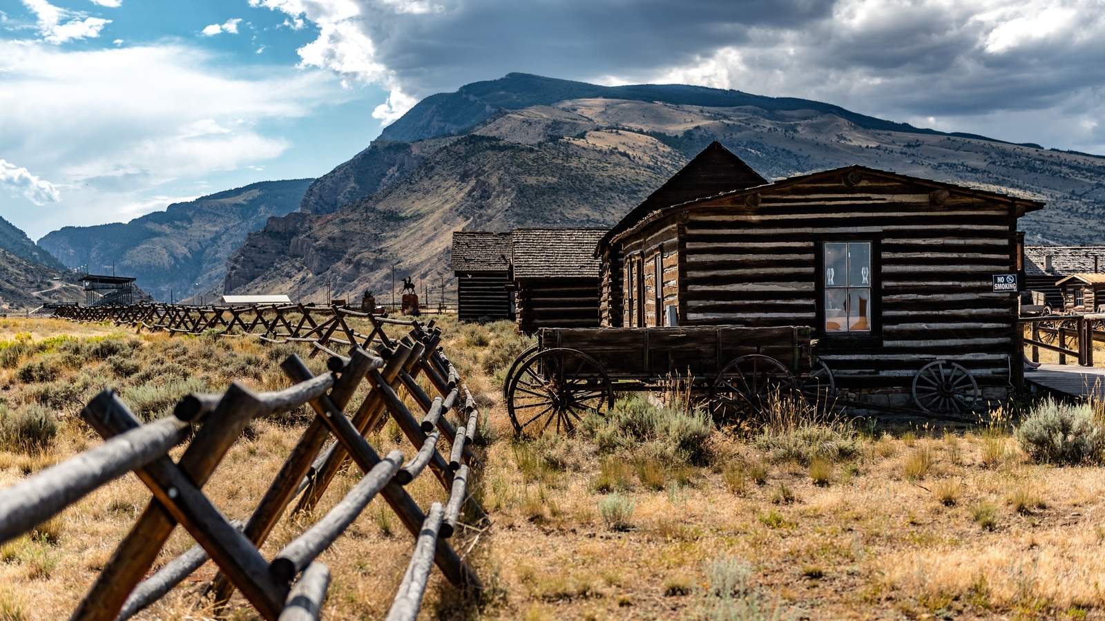 This One-Of-A-Kind Artsy Western Town Is Yellowstone's Only Gateway ...