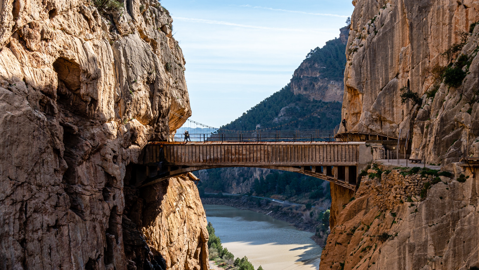 This Scenic, Spine-Chilling Hike In Spain Was Once The Most Dangerous ...