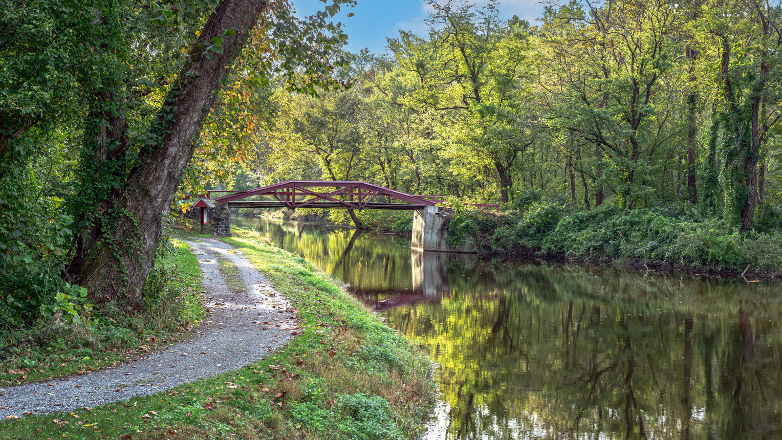 This Serene Pennsylvania Trail Hugs The Picturesque Delaware Canal For ...