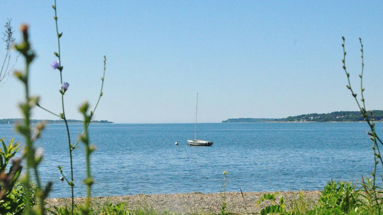 This Uncrowded Rhode Island Beach Is An Underrated Secluded Location ...