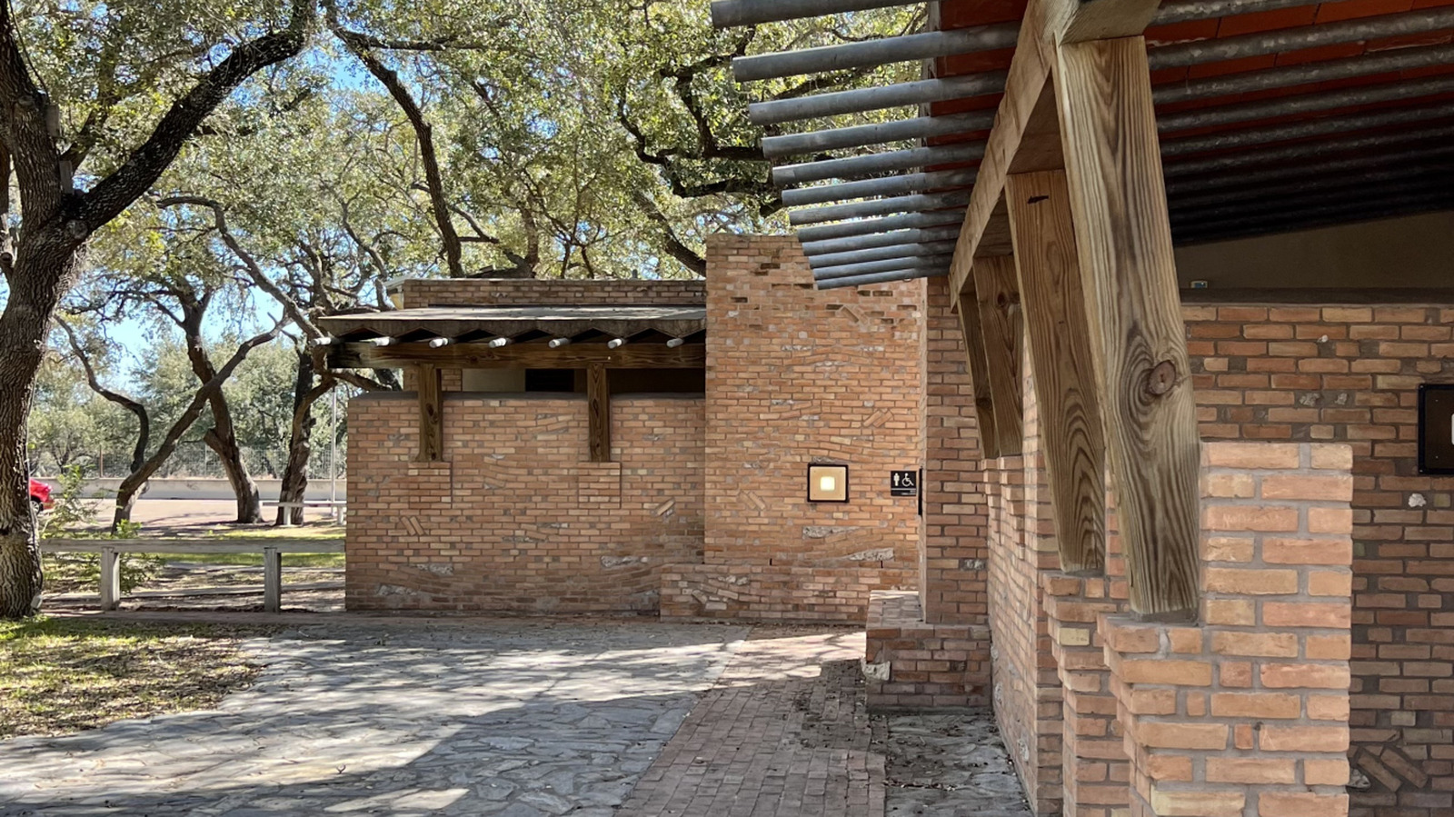 This Unique Texas Rest Area Is An Award-Winning Architectural Gem With ...