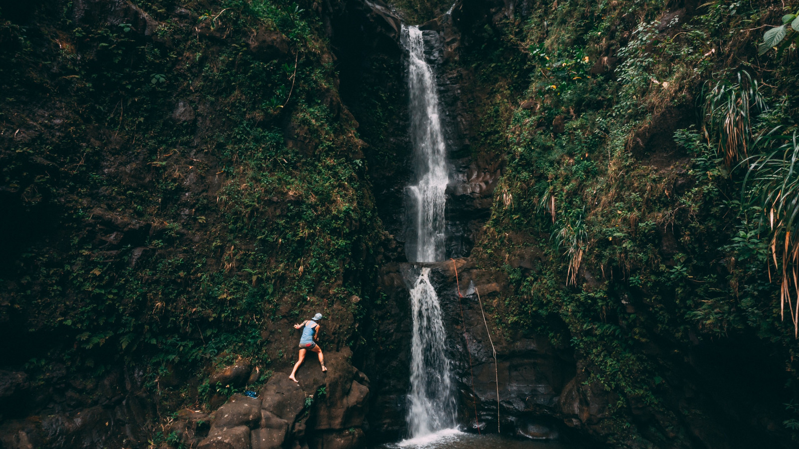 This Wildly Popular Waterfall Trail In Hawaii Is Unexpectedly Dangerous ...