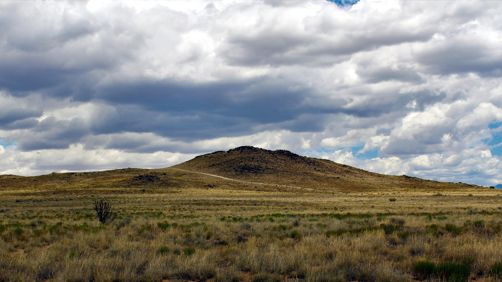 Tucked Along Albuquerque's Outskirts Is An Otherworldly Range Of ...