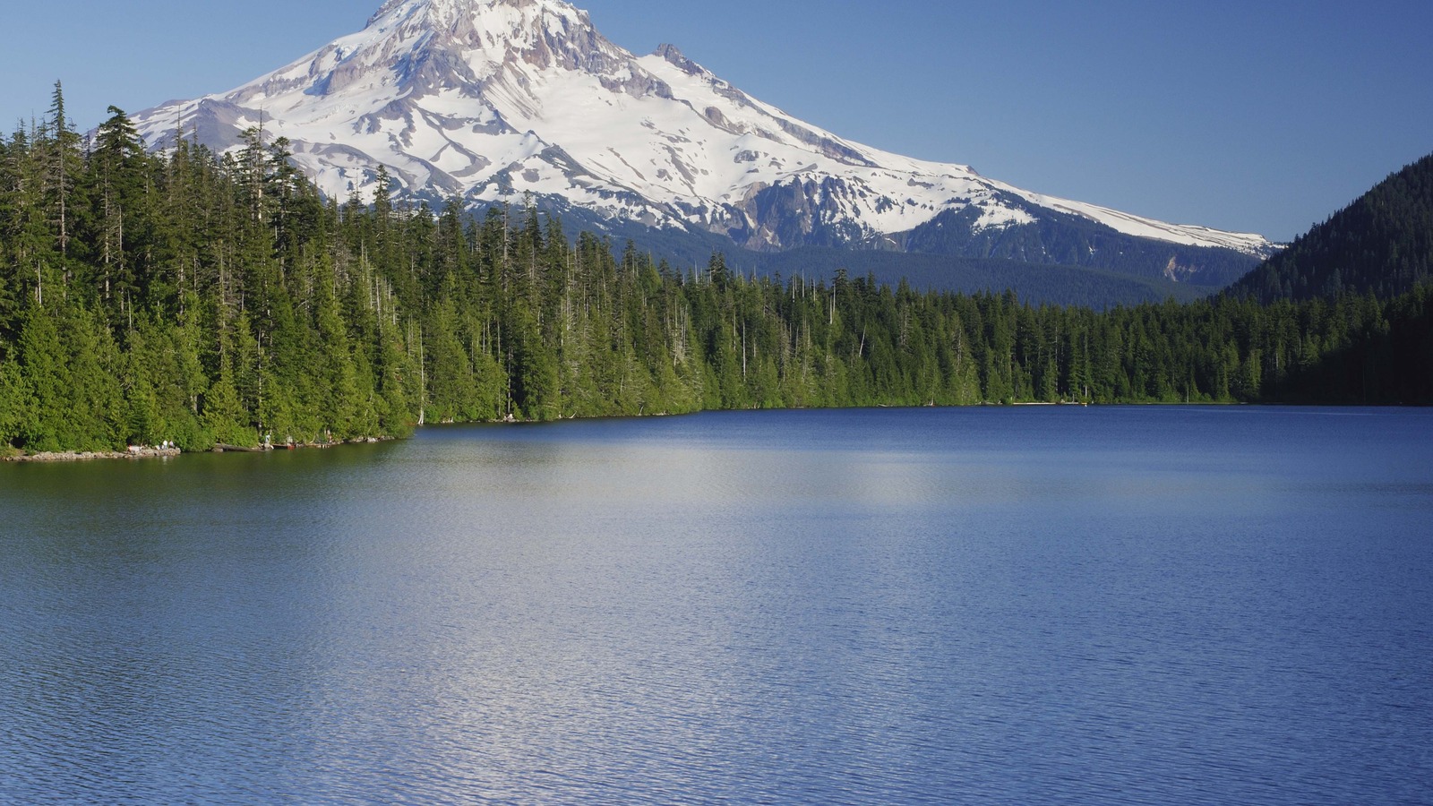 Tucked Away In Oregon's Mountains Is A Dazzling Lake That's A Total ...