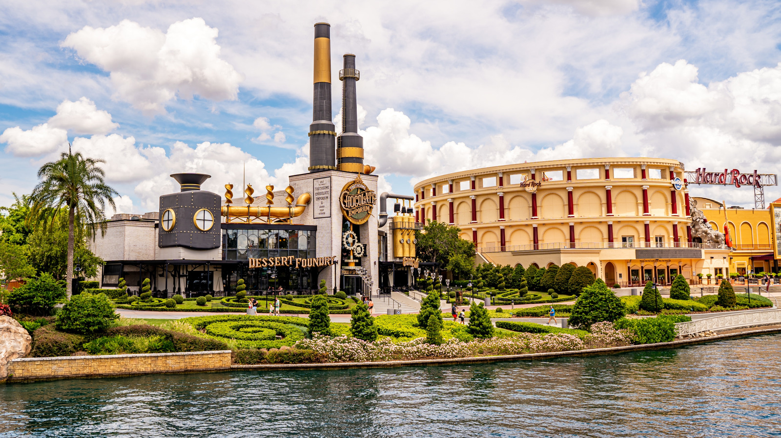 Universal Studios' Answer To Disney Springs Is A Giant Entertainment ...