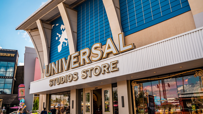 Universal Studios' Answer To Disney Springs Is A Giant Entertainment ...