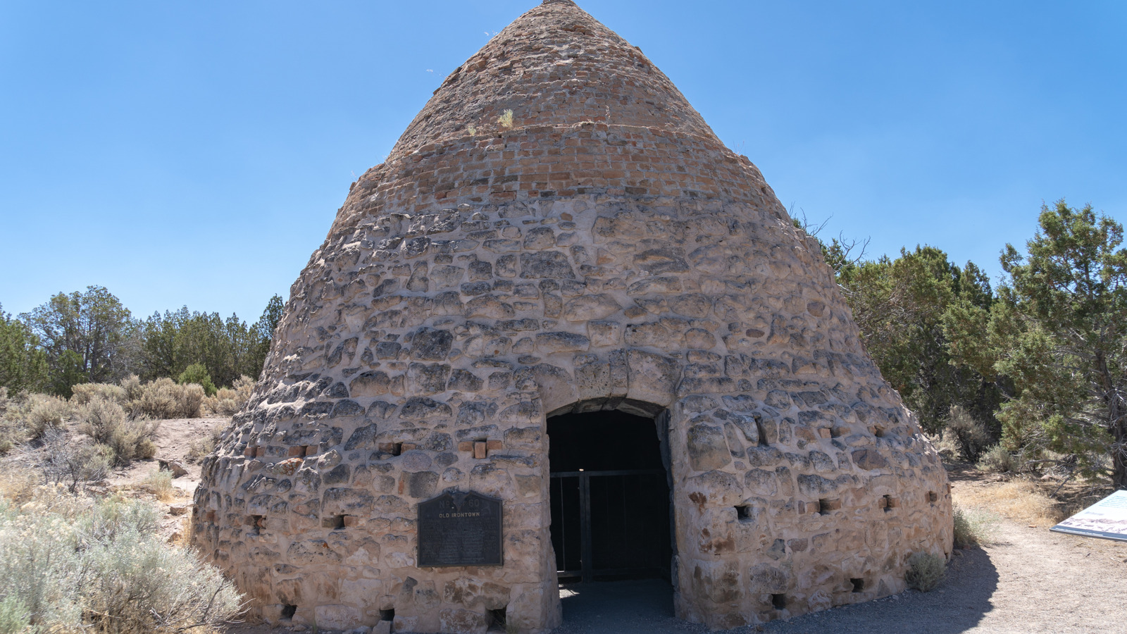 Utah's Once-Thriving Mining Community Is Now An Abandoned Ghost Town ...