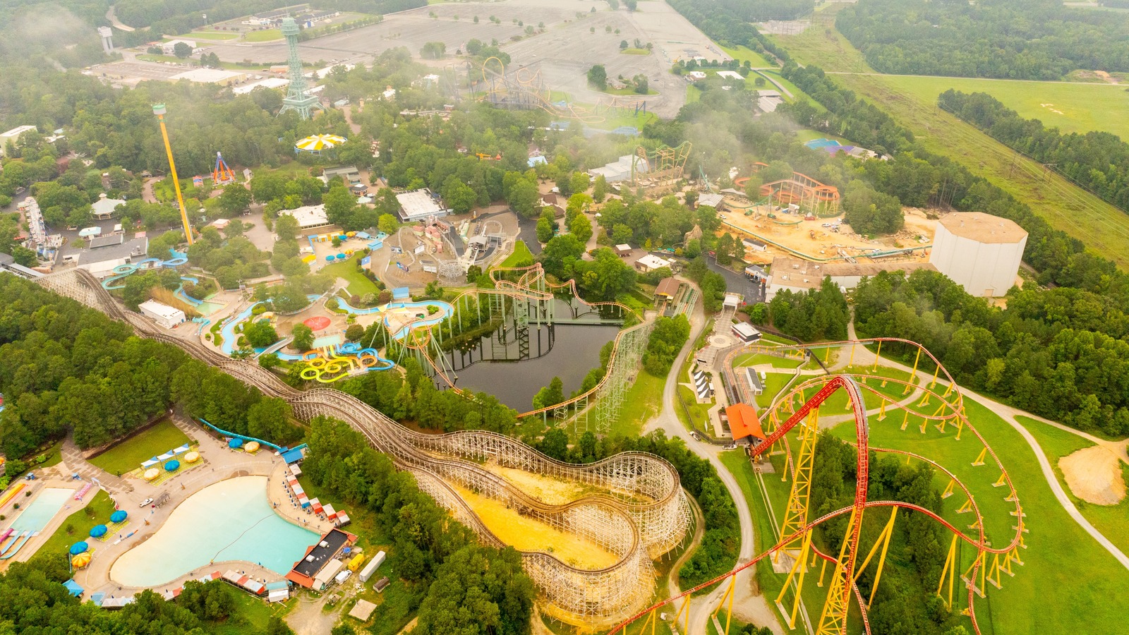 Virginia's 'Only Destination With Two Parks In One' Is A Thrill Seeker ...
