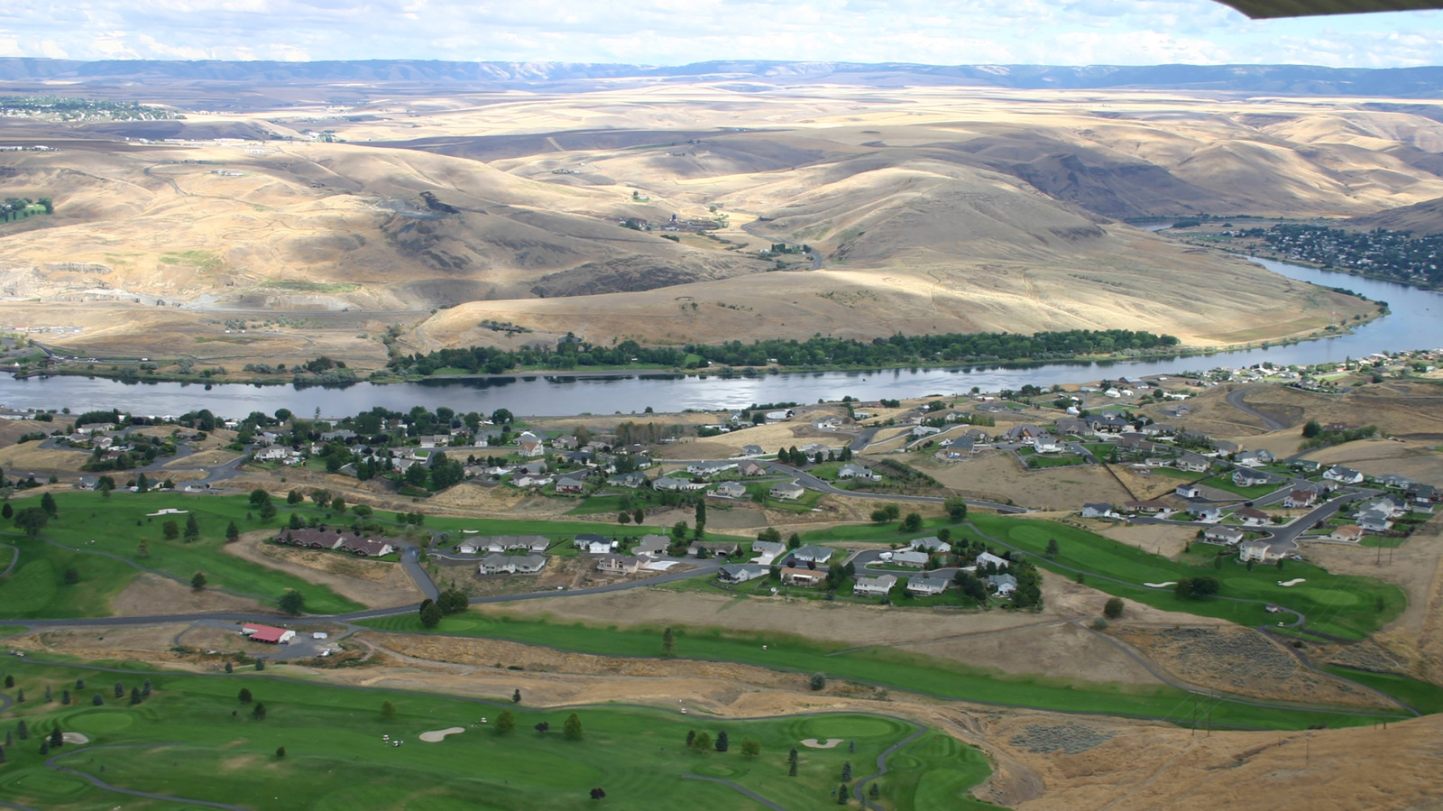 Washington's City Perched On A Sparkling River Is A Beautiful Location ...