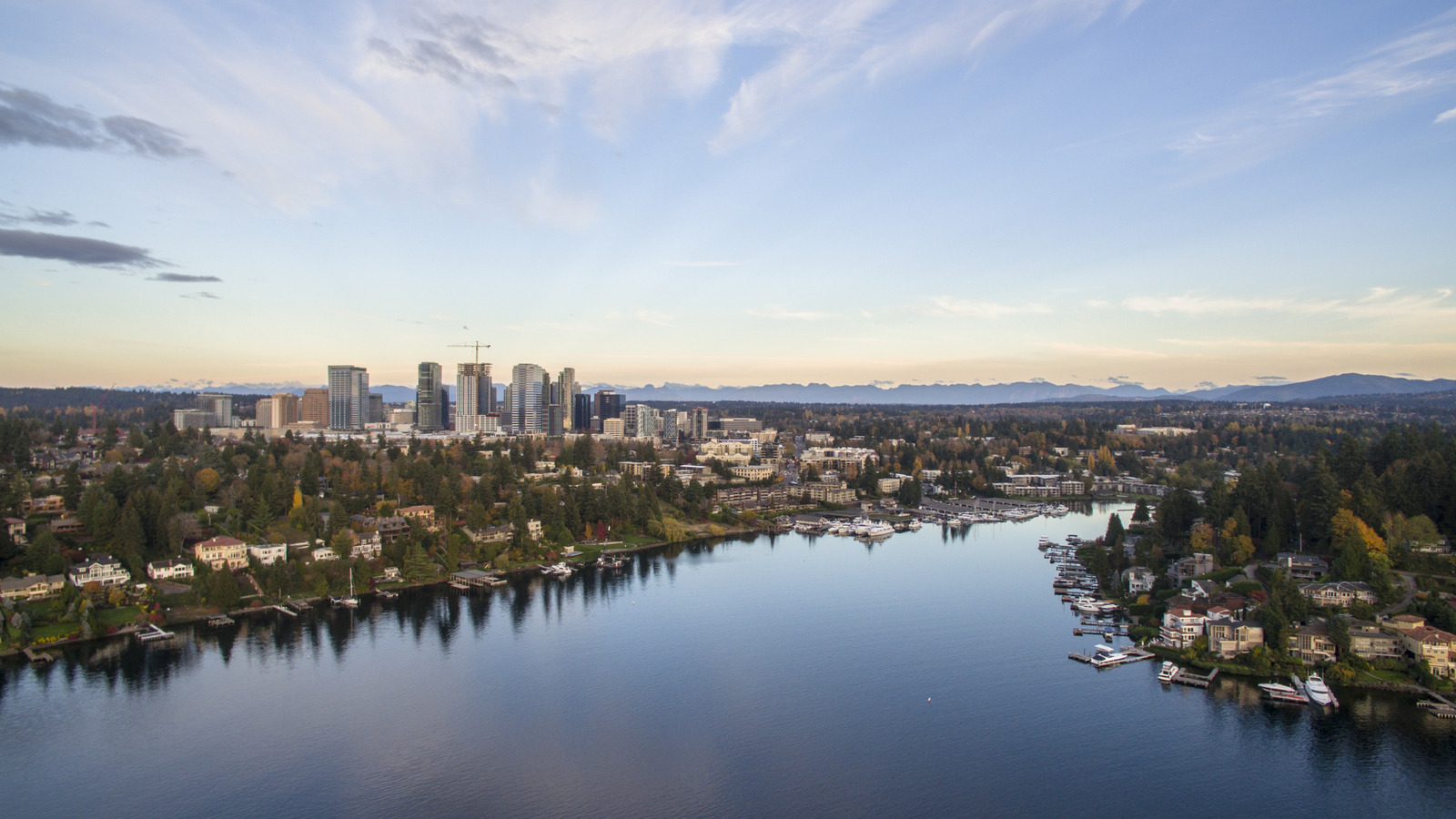 Washington's Walkable Seattle Suburb Is A Scenic Town With Lake Views ...