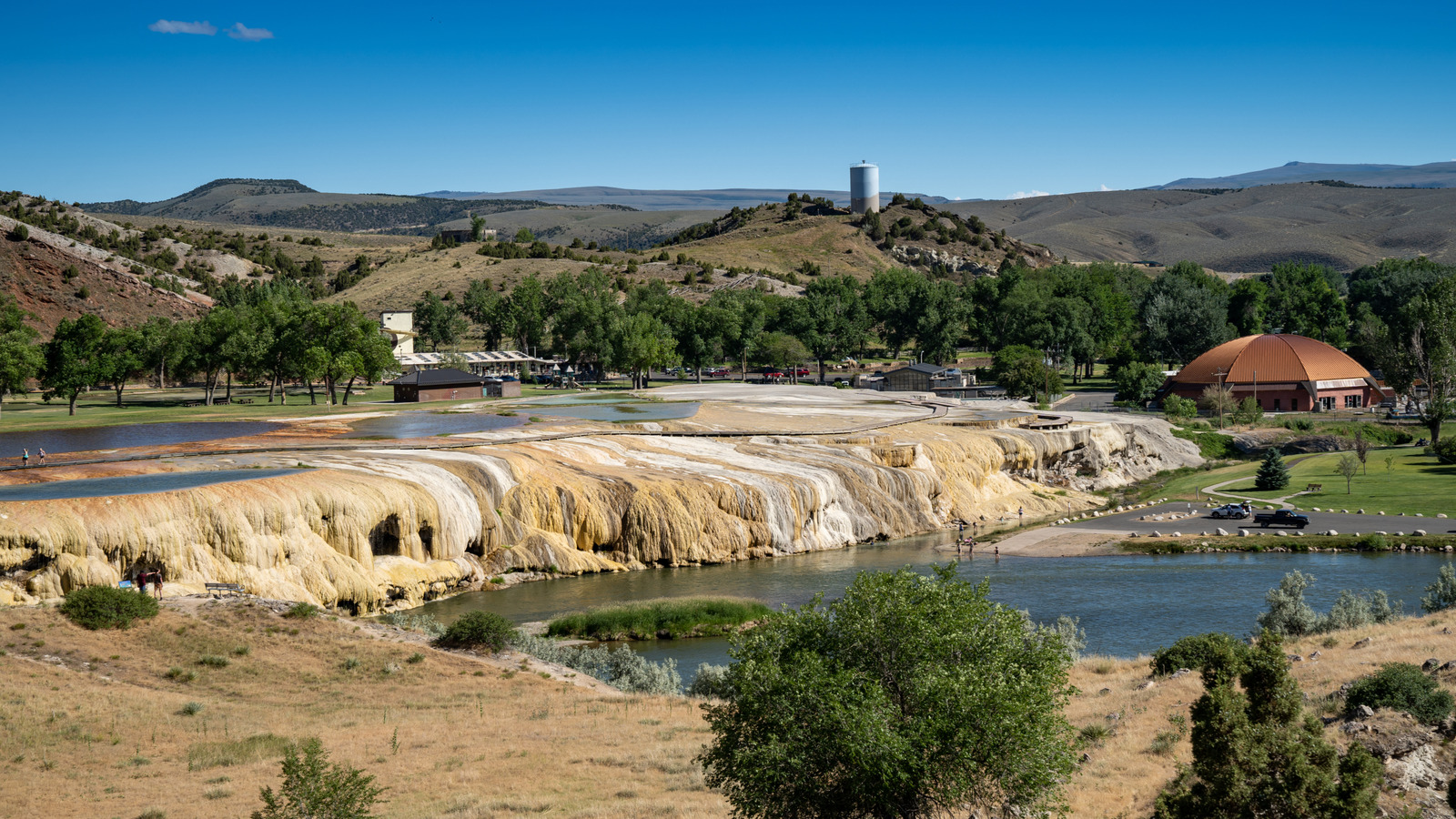 Wyoming's Underrated Town Is An Idyllic Retirement Destination With ...