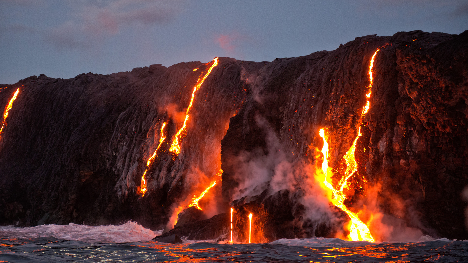 15 Active Volcanoes To Visit In America For An Unforgettable Experience