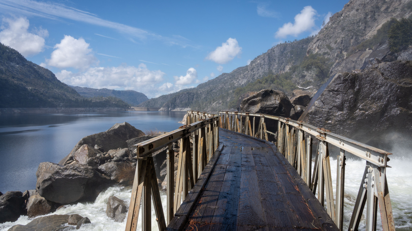 'Yosemite's Secret Valley' Is A Beautiful Wonder With Soaring Granite ...